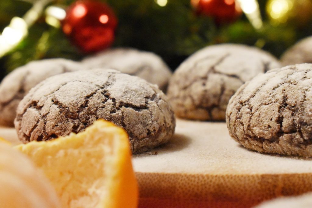 Biscuiti crapati cu cacao si portocala - Traditii si delicii